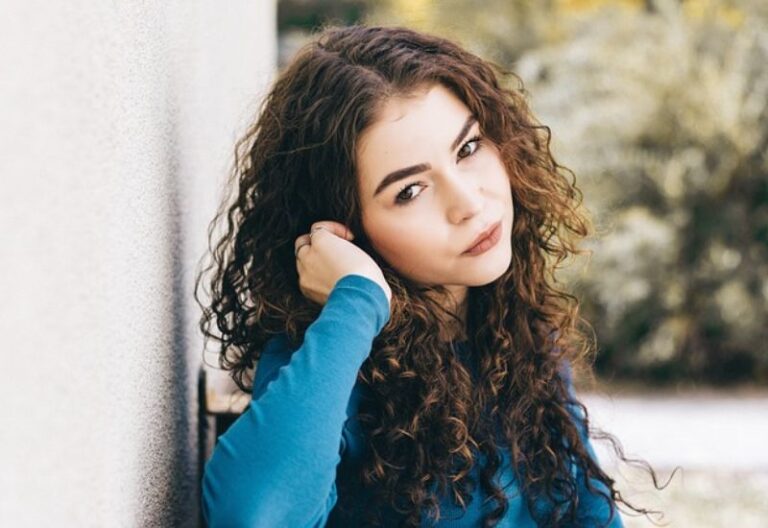 Curly Hair Routine for Healthy, Defined Curls